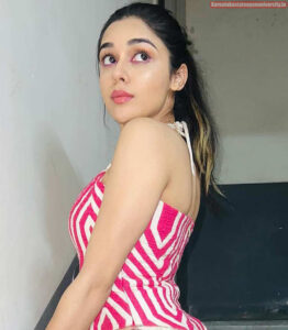 Eisha Singh Wiki Biography Age height Weight Husband Boyfriend Family ...