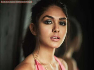 Mrunal Thakur Wiki Biography, Age, Height, Weight, Husband, Boyfriend ...